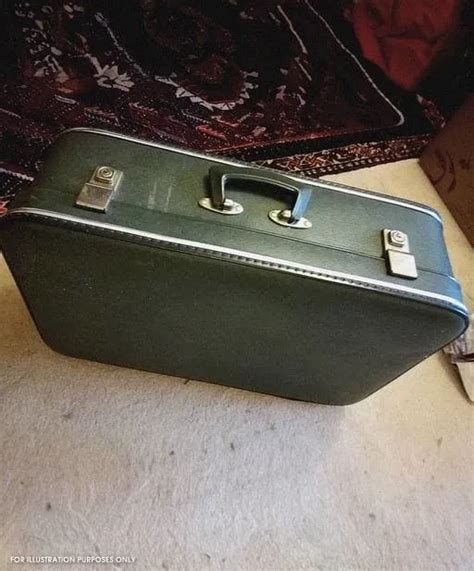 Открих куфар пълен с пари на тавана ни в същия ден съпругът ми не се прибра у дома…