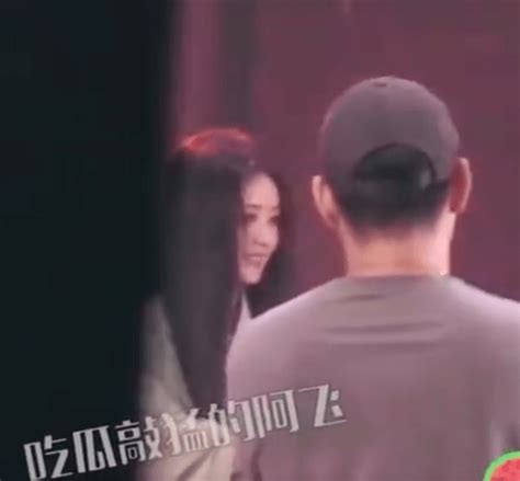 赵丽颖新剧路透长发披肩超美 和林更新扇扇子解暑 搜狐大视野 搜狐新闻