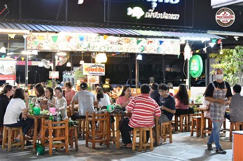 10 ตลาดนัดกลางคืน เดินช้อป ชิม ชิล ไปง่ายทั่วกรุงเทพ