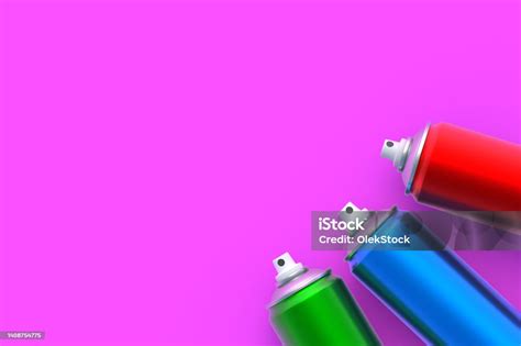 모서리에 스프레이 페인트의 금속 캔 헤어 스프레이 또는 래커 소독제 분무기 개조 장비 에어로졸 용기의 가스 거리 예술을위한 도구 공간을 복사합니다 상단 보기 3d 렌더링 0