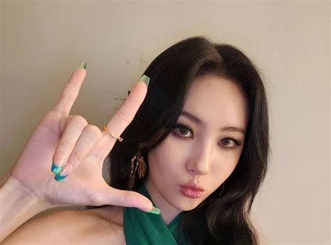 230322 Sunmi Twitter Update Kpopping