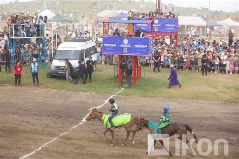ДААГА Төв аймгийн Бүрэн сумын харьяат манлай уяач Х Улам Өрнөхийн хээр түрүү магнайд хурдаллаа
