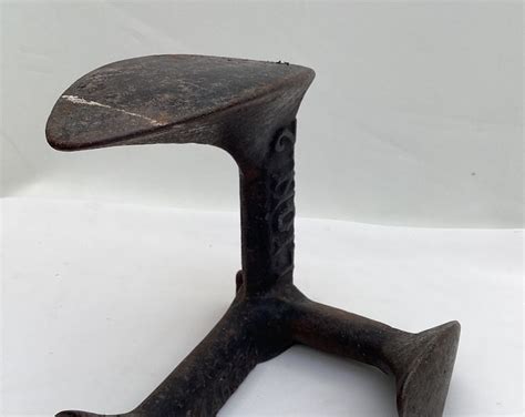 Antique Victorian Cast Iron Three Footed Cobblers Shoemaker Anvil Tool