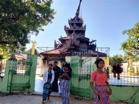 နတ်မောက်မြို့ ဆုတောင်းပြည့်ဘုရားကြီးတွင် သီတင်းကျွတ်လပြည့်နေ၌ ကုသိုလ်ကောင်းမှုပြုလုပ်ကြသူများစည