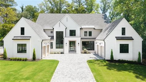 4785 Merlendale Ct Atlanta Ga 30327 ®