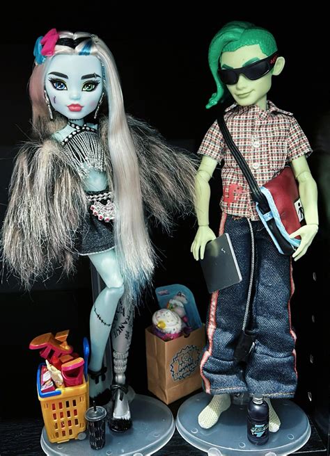 Frankie And Deuce Christmas Shopping For Cleo