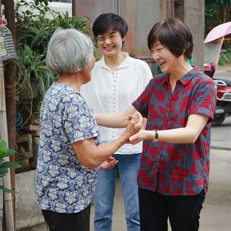 走访慰问送关怀，结对帮扶暖人心生活奶奶家活动