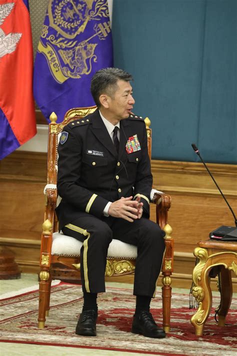 សម្តេចតេជោ ហ៊ុន សែន អនុញ្ញាតឲ្យ នាយសេនាធិការ កងស្វ័យការពារជើងគោកជប៉ុន ចូលជួបសម្តែងការគួរសម