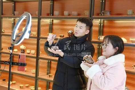 甘肃陇南电商助力乡村土产业振兴 人民图片网