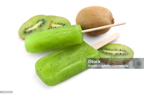 맛있는 키위 아이스 팝은 흰색으로 분리되어 있습니다 과일 아이스 캔디 0명에 대한 스톡 사진 및 기타 이미지 0명 건강한 생활방식 건강한 식생활 Istock