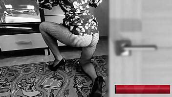 Sex Tape Milf Brune Sexy En Bas Et Talons Hauts Robe Courte Jupe