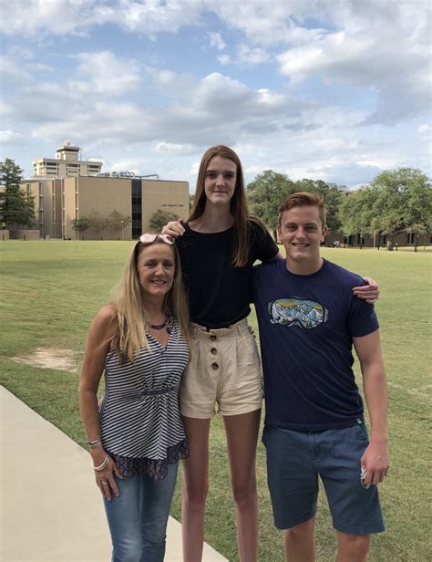 Texas Teen Maci Currin Breaks Guinness World Records For Longest Legs