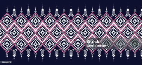 기하학적 인종 패턴 배경 카펫 벽지 의류 포장 바틱 직물 사롱 화이트와 핑크 라인 벡터 일러스트 자수 스타일을위한 전통적인 디자인eps 0명에 대한 스톡 벡터 아트 및 기타