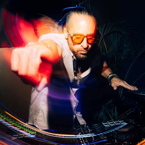 Hayley Williams Drops Surprise Collection Of Songs Neonlightslasvegas