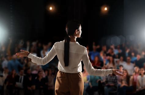 What Is A Keynote Speaker Onstage Entertainment