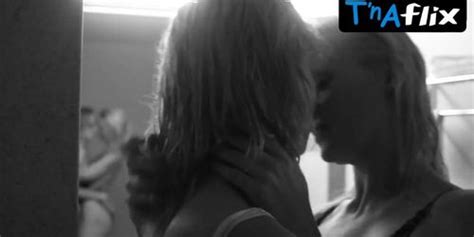 Amy Hood Breasts Lesbian Scene In Promiscuities