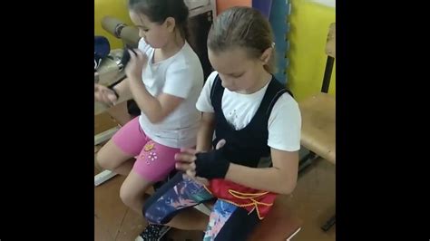 Архив 2019 Учусь тейпировать руки 😂 Youtube