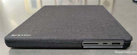 Incase Textured Hardshell And Hardshell Case Review Two Great Ways To Protect Your