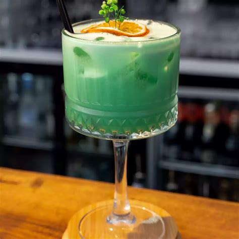 სასმელები ვერანდა აკროპოლი ზღვისპირა რესტორანი ბათუმის ბულვარში ცოცხალი მუსიკა