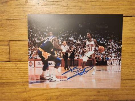 Isiah Thomas Detroit Pistons Autographed 8 X 10 Photo Against Lakers
