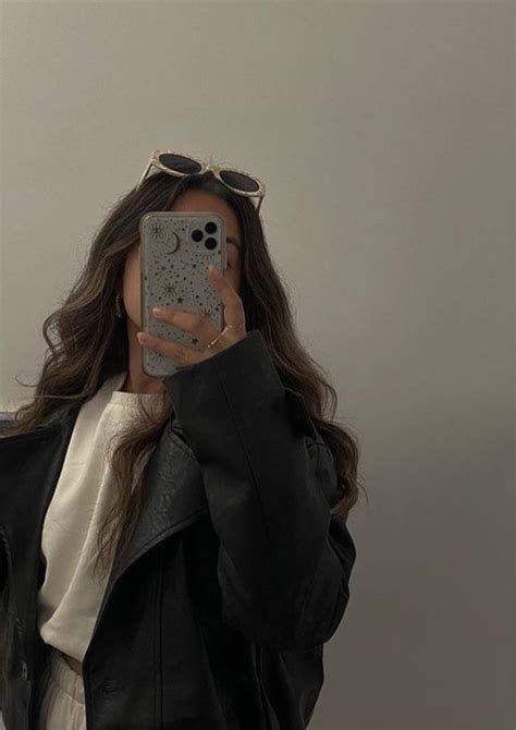 عکس دختر با چهره نامعلوم برای پروفایل مثبت 1