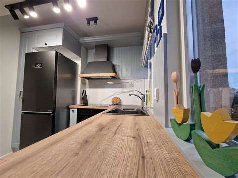 Carlton T Keller Те могат да бъдат разположени в средата на помещението както в къща така и