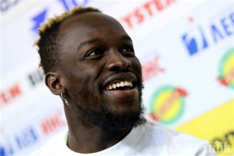 Звездата на ЦСКА Али Соу пои гадже с пенливо вино СНИМКА Информационна агенция ПИК