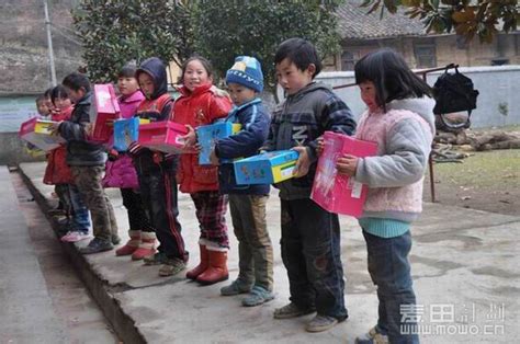 小男孩穿圆口布鞋 布鞋布鞋 农村人穿布鞋 大山谷图库