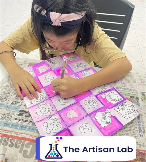 The Artisan Lab 这画里有她喜欢的几个卡通，还发现同学也画了她“小舅母”在画里