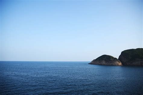 무료 이미지 바닷가 바다 연안 록 대양 수평선 구름 하늘 육지 낭떠러지 황혼 반사 만 푸른 지역 물줄기 곶 작은 섬 지형