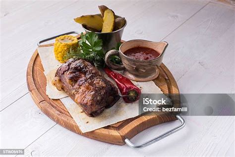 각종 맛있었어요 구운 고기 및 야채 위의 압살했다 플라테 고기에 대한 스톡 사진 및 기타 이미지 고기 굽기 돼지고기 Istock