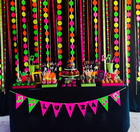 Esse Ano Para Comemorar Os Anos Da Luiza O Tema Escolhido Foi Neon