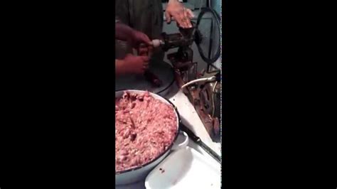 машина за мелене на месо и пълнене на наденици Youtube