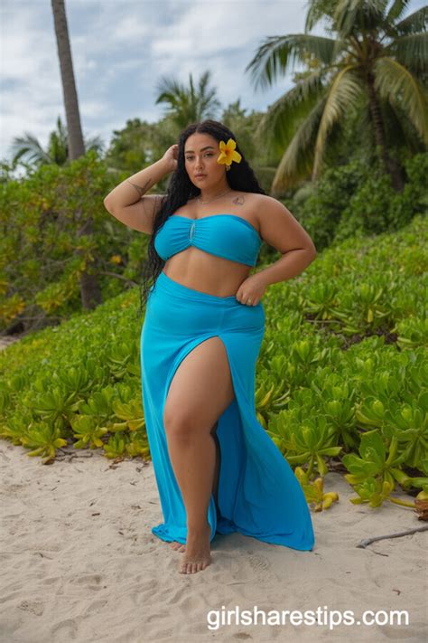 21 Stunning Baddie Beach Outfits For Women That Will Turn Heads Girl