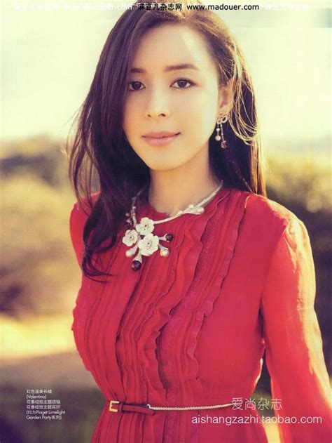 5 Hot Sexy Ling Zhang Bikini Pics