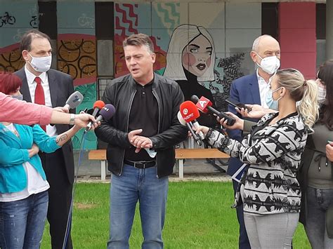 Шилегов Град Скопје продолжува со остранувањето на дивоградбите од Скопје 2014 Сител Телевизија