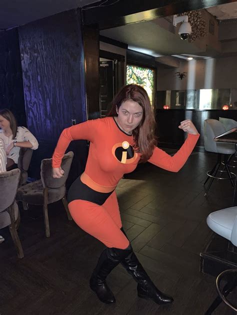 Pin By Albert Lujan On Elastigirl Cosplay Fashion Style Sporty