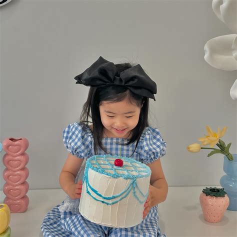 빛날테이블 백일상 돌상 셀프백일상 셀프돌상 아기기념일촬영 셀프촬영소품백일드레스수트돌드레스정장 Shineyourday • Instagram Photos