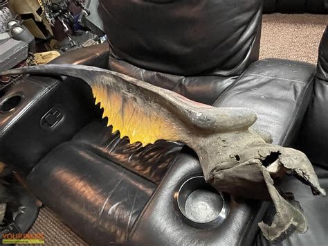 Starship Troopers Hero Full Size Warrior Bug Claw Original Movie Prop