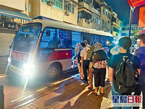 警破2非法賭檔拘36男女 星島日報 LINE TODAY