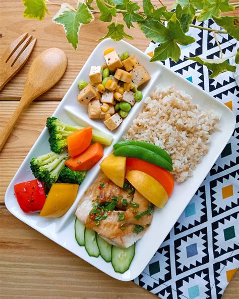 好，食。健康餐盒 今日餐盒 √隱藏版餐盒 泰式鯛魚。 蒜香毛豆豆干。 意大利香料炒時蔬。 清炒花椰菜。