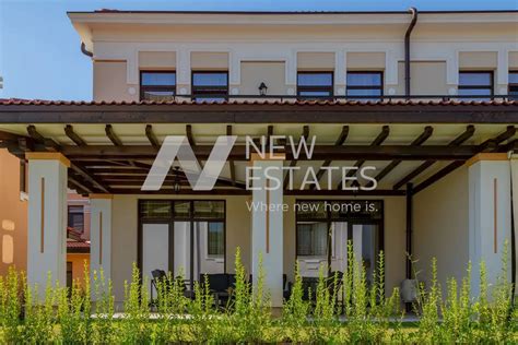 Къщи в затворен комплекс