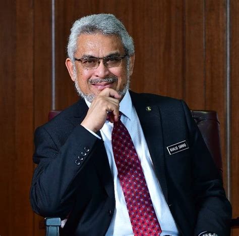 Khalid Samad Nafi Konvoi Menteri Sekat Ambulan Codeblue