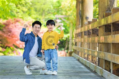 父子户外嬉戏摄影图6720 4480图片素材免费下载 编号981009 潮点视频