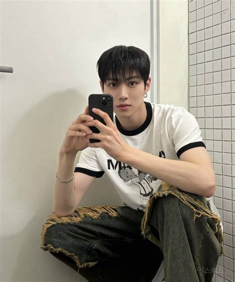 팬들 사이에서 사복 센스 좋다고 말 나오는 남돌 인스티즈instiz 이슈 카테고리