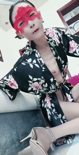 70后美妈妈 不惧时光优雅到老 送儿子出门前非要来一发真是乖给妈妈喂早餐吃 口爆爽参差行 因参而生为行而活