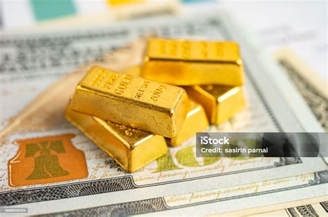 미국 달러 지폐 돈과 그래프 경제 금융 무역 투자 개념에 금괴 가격에 대한 스톡 사진 및 기타 이미지 가격 경제 구매 Istock