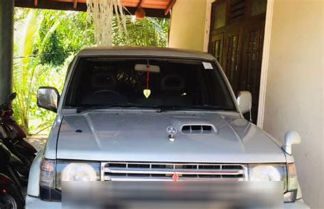 නීති විරෝධීව එකලස් කරන ලද සුඛෝපභෝගී වාහන පහක් Sri Lanka News