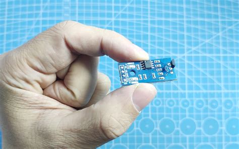 使用霍尔传感器,可以感应磁性物体,对比干簧管哔哩哔哩bilibili 使用霍尔传感器,可以感应磁性物体,对比干簧管哔哩哔哩bilibili