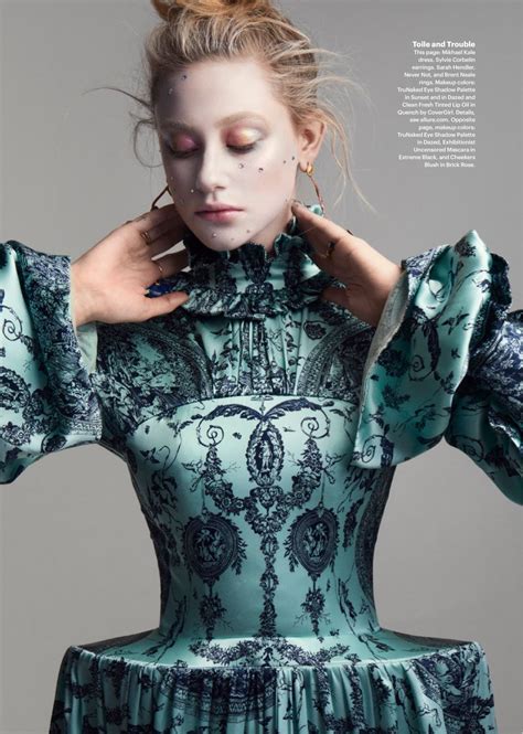 Dc Comics And Arrowverse Riverdale Star Lili Reinhart Jalouse